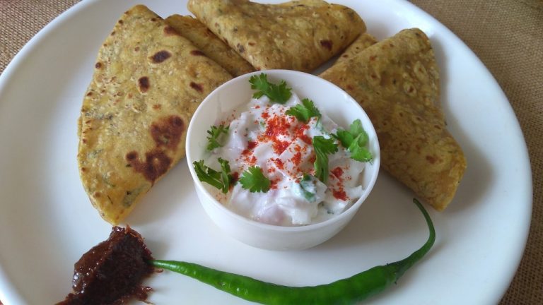 Weight loss Gujarati Roti – Methi Thepla – Mr and Mrs Senthilkumar's ...